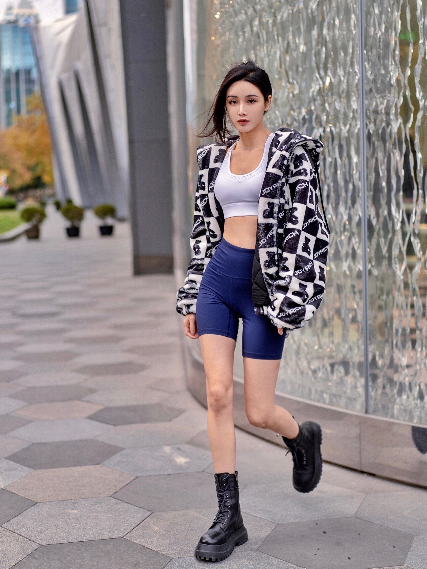 上海街拍｜秋冬街头穿搭👔170/49kg大腿46小腿29--美图社区-美图秀秀