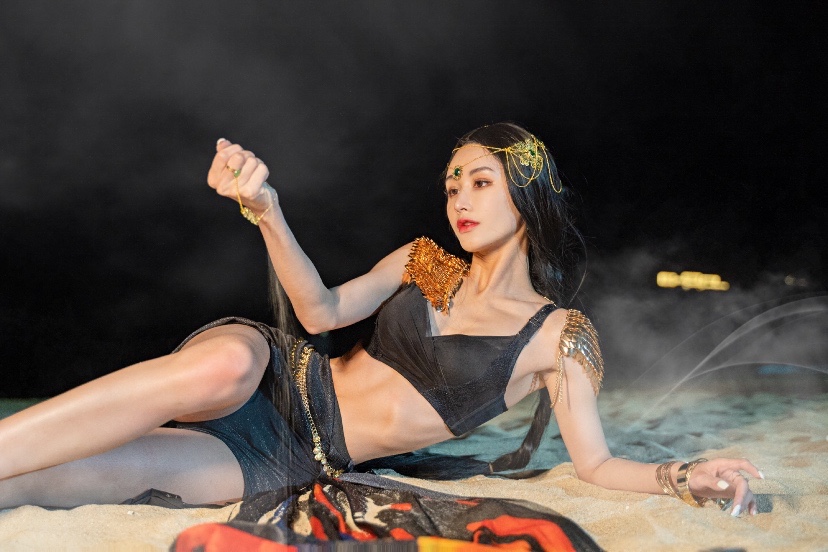 鬼刀风铃公主｜北漠最珍贵的风翡翠170/49kg大腿46小腿-美图社区-美图秀秀